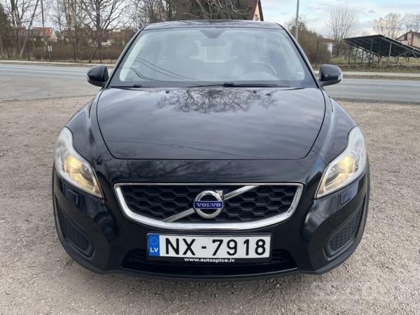 Black Volvo C30 2011 in Riga, with an engine capacity of 1.60 L and mileage of 223 thousand km for 3890 €, photo 8 on AUTOMOTO.COM.LV