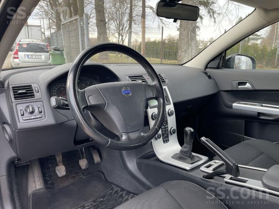 Melns Volvo C30 2011 Rīga, ar dzinēja tilpumu 1.60 L un nobraukumu 223 tūkst. km par 3890 €, foto 10 vietnē AUTOMOTO.COM.LV