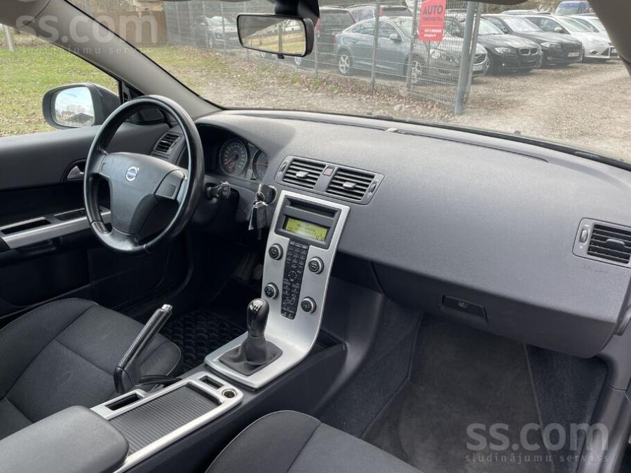 Melns Volvo C30 2011 Rīga, ar dzinēja tilpumu 1.60 L un nobraukumu 223 tūkst. km par 3890 €, foto 19 vietnē AUTOMOTO.COM.LV