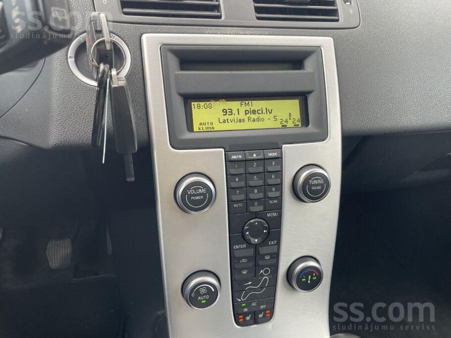 Melns Volvo C30 2011 Rīga, ar dzinēja tilpumu 1.60 L un nobraukumu 223 tūkst. km par 3890 €, foto 22 vietnē AUTOMOTO.COM.LV