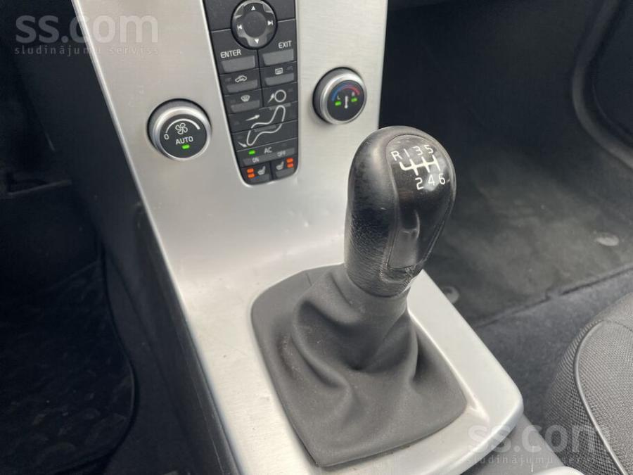Melns Volvo C30 2011 Rīga, ar dzinēja tilpumu 1.60 L un nobraukumu 223 tūkst. km par 3890 €, foto 23 vietnē AUTOMOTO.COM.LV