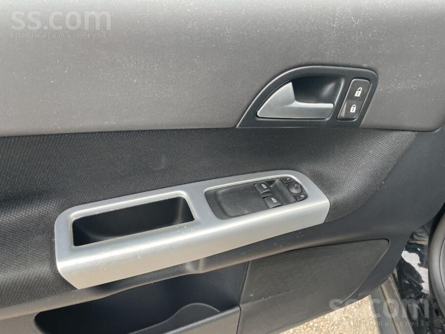 Melns Volvo C30 2011 Rīga, ar dzinēja tilpumu 1.60 L un nobraukumu 223 tūkst. km par 3890 €, foto 25 vietnē AUTOMOTO.COM.LV