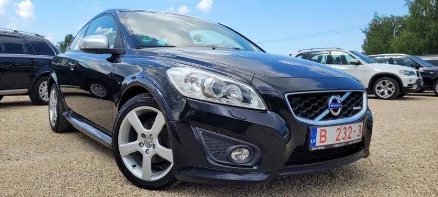 Black Volvo C30 2011 in Riga, with an engine capacity of 1.60 L and mileage of 181 thousand km for 6200 €, photo 1 on AUTOMOTO.COM.LV