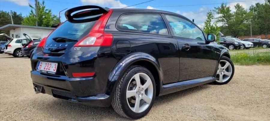 Black Volvo C30 2011 in Riga, with an engine capacity of 1.60 L and mileage of 181 thousand km for 6200 €, photo 4 on AUTOMOTO.COM.LV