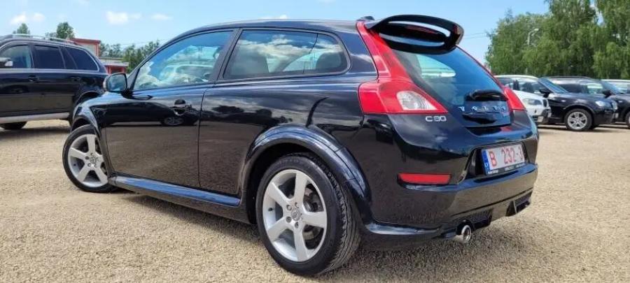 Black Volvo C30 2011 in Riga, with an engine capacity of 1.60 L and mileage of 181 thousand km for 6200 €, photo 6 on AUTOMOTO.COM.LV