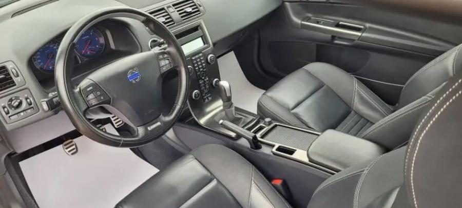 Black Volvo C30 2011 in Riga, with an engine capacity of 1.60 L and mileage of 181 thousand km for 6200 €, photo 12 on AUTOMOTO.COM.LV