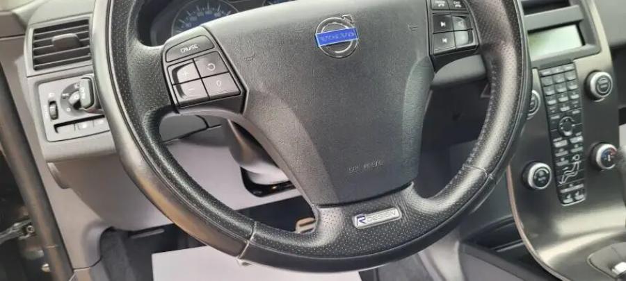 Black Volvo C30 2011 in Riga, with an engine capacity of 1.60 L and mileage of 181 thousand km for 6200 €, photo 13 on AUTOMOTO.COM.LV