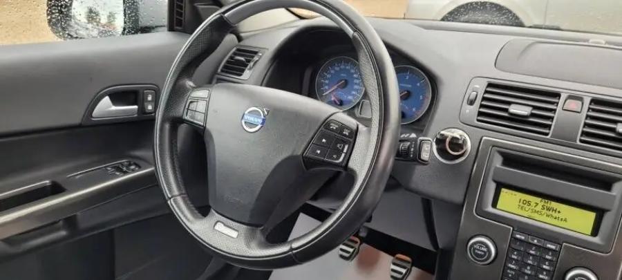 Black Volvo C30 2011 in Riga, with an engine capacity of 1.60 L and mileage of 181 thousand km for 6200 €, photo 22 on AUTOMOTO.COM.LV