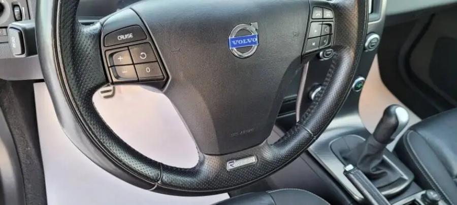 Black Volvo C30 2011 in Riga, with an engine capacity of 1.60 L and mileage of 181 thousand km for 6200 €, photo 23 on AUTOMOTO.COM.LV