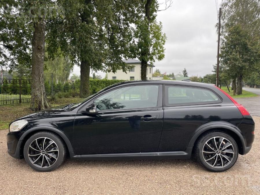 Black Volvo C30 2011 in Riga, with an engine capacity of 1.60 L and mileage of 223 thousand km for 3490 €, photo 3 on AUTOMOTO.COM.LV