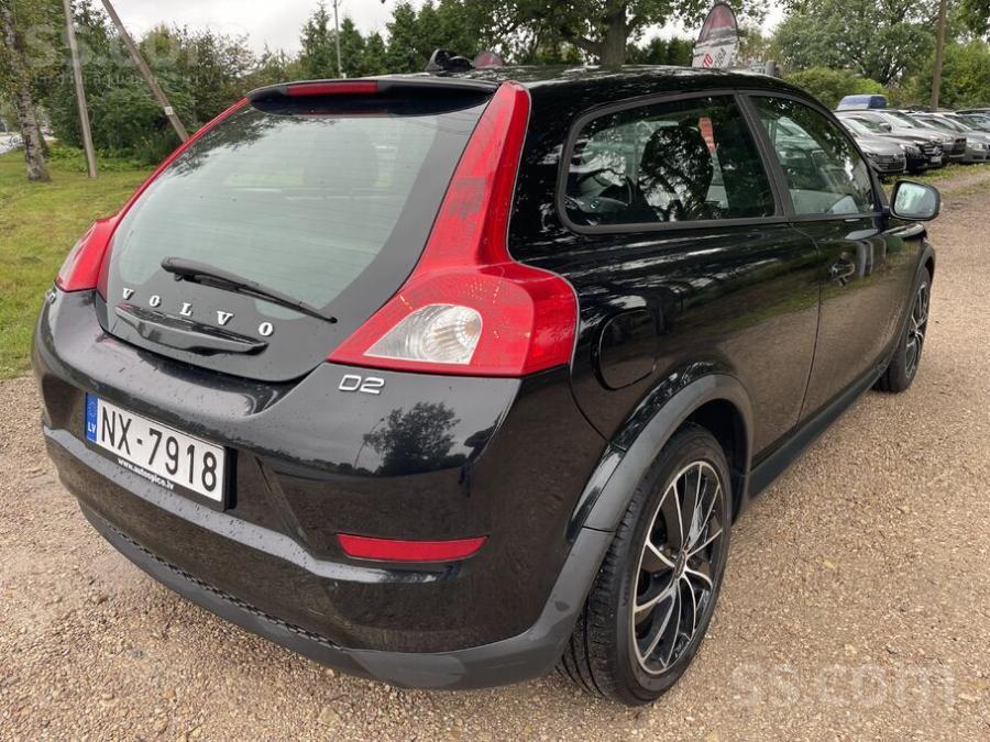 Black Volvo C30 2011 in Riga, with an engine capacity of 1.60 L and mileage of 223 thousand km for 3490 €, photo 6 on AUTOMOTO.COM.LV