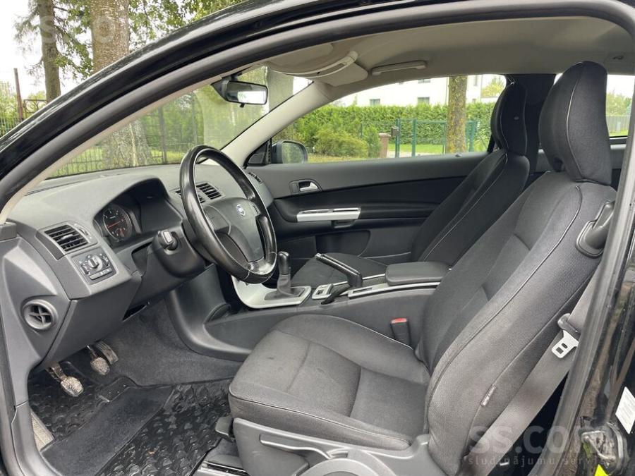 Black Volvo C30 2011 in Riga, with an engine capacity of 1.60 L and mileage of 223 thousand km for 3490 €, photo 11 on AUTOMOTO.COM.LV