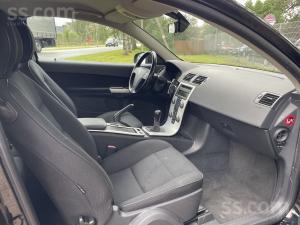 Black Volvo C30 2011 in Riga, with an engine capacity of 1.60 L and mileage of 223 thousand km for 3490 €, photo 16 on AUTOMOTO.COM.LV
