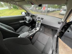 Black Volvo C30 2011 in Riga, with an engine capacity of 1.60 L and mileage of 223 thousand km for 3490 €, photo 18 on AUTOMOTO.COM.LV