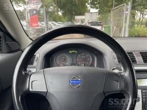 Black Volvo C30 2011 in Riga, with an engine capacity of 1.60 L and mileage of 223 thousand km for 3490 €, photo 19 on AUTOMOTO.COM.LV