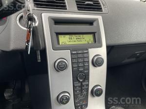 Black Volvo C30 2011 in Riga, with an engine capacity of 1.60 L and mileage of 223 thousand km for 3490 €, photo 21 on AUTOMOTO.COM.LV