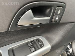 Black Volvo C30 2011 in Riga, with an engine capacity of 1.60 L and mileage of 223 thousand km for 3490 €, photo 23 on AUTOMOTO.COM.LV