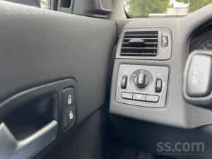 Black Volvo C30 2011 in Riga, with an engine capacity of 1.60 L and mileage of 223 thousand km for 3490 €, photo 24 on AUTOMOTO.COM.LV