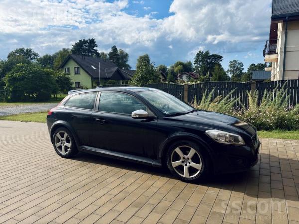 Melns Volvo C30 2011 Rīga, ar dzinēja tilpumu 1.60 L un nobraukumu 312 tūkst. km par 3200 €, foto 1 vietnē AUTOMOTO.COM.LV