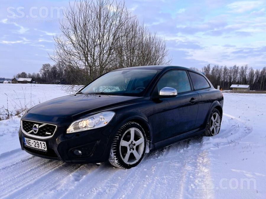 Black Volvo C30 2012 in Valmiera, with an engine capacity of 1.60 L and mileage of 271 thousand km for 4400 €, photo 2 on AUTOMOTO.COM.LV