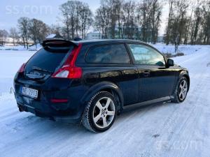Black Volvo C30 2012 in Valmiera, with an engine capacity of 1.60 L and mileage of 271 thousand km for 4400 €, photo 3 on AUTOMOTO.COM.LV