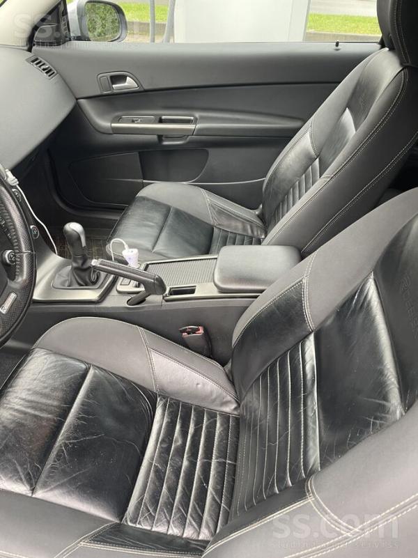 Black Volvo C30 2012 in Jurmala, with an engine capacity of 1.60 L and mileage of 270 thousand km for 4270 €, photo 4 on AUTOMOTO.COM.LV