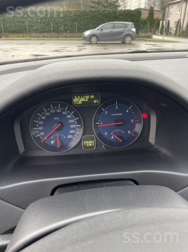 Black Volvo C30 2012 in Jurmala, with an engine capacity of 1.60 L and mileage of 270 thousand km for 4270 €, photo 6 on AUTOMOTO.COM.LV