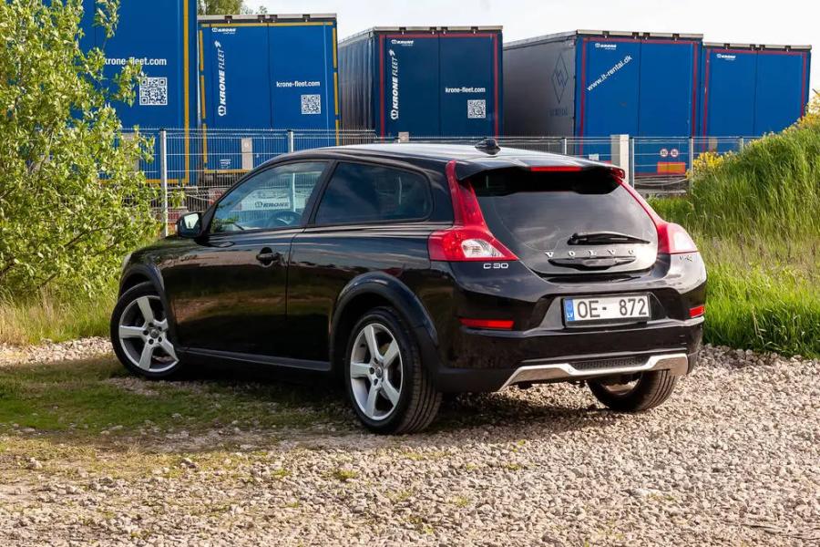 Melns Volvo C30 2012 Rīga, ar dzinēja tilpumu 1.60 L un nobraukumu 191 tūkst. km par 5995 €, foto 3 vietnē AUTOMOTO.COM.LV