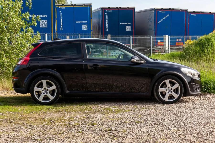 Melns Volvo C30 2012 Rīga, ar dzinēja tilpumu 1.60 L un nobraukumu 191 tūkst. km par 5995 €, foto 8 vietnē AUTOMOTO.COM.LV