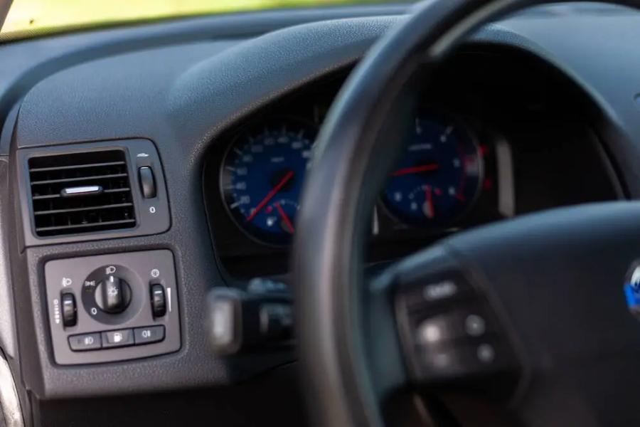 Melns Volvo C30 2012 Rīga, ar dzinēja tilpumu 1.60 L un nobraukumu 191 tūkst. km par 5995 €, foto 14 vietnē AUTOMOTO.COM.LV