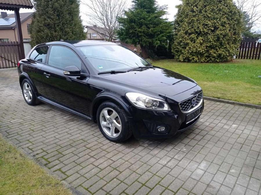 Black Volvo C30 2013 in Siauliai, with an engine capacity of 1.60 L and mileage of 266 thousand km for 4300 €, photo 1 on AUTOMOTO.COM.LV
