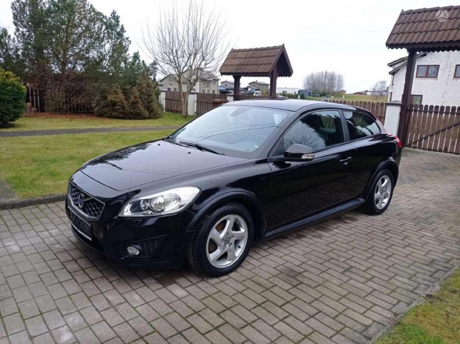 Black Volvo C30 2013 in Siauliai, with an engine capacity of 1.60 L and mileage of 266 thousand km for 4300 €, photo 2 on AUTOMOTO.COM.LV