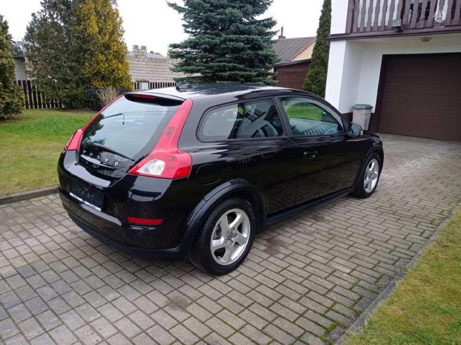 Black Volvo C30 2013 in Siauliai, with an engine capacity of 1.60 L and mileage of 266 thousand km for 4300 €, photo 5 on AUTOMOTO.COM.LV