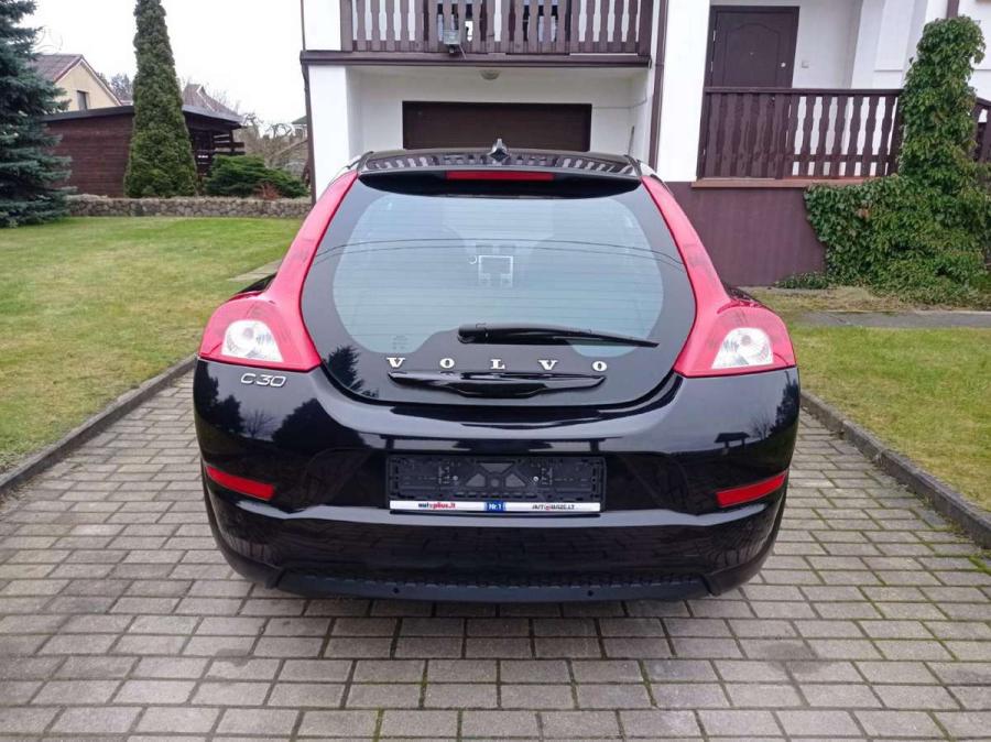 Black Volvo C30 2013 in Siauliai, with an engine capacity of 1.60 L and mileage of 266 thousand km for 4300 €, photo 8 on AUTOMOTO.COM.LV