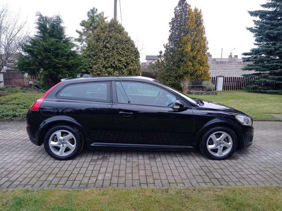 Black Volvo C30 2013 in Siauliai, with an engine capacity of 1.60 L and mileage of 266 thousand km for 4300 €, photo 9 on AUTOMOTO.COM.LV