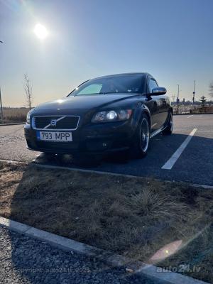Melns Volvo C30 2006 Tallina, ar dzinēja tilpumu 2.00 L un nobraukumu 239 tūkst. km par 3000 €, foto  vietnē AUTOMOTO.COM.LV