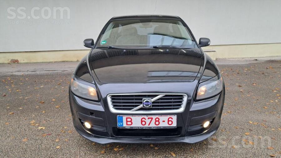 Black Volvo C30 2007 in Ogre, with an engine capacity of 1.60 L and mileage of 256 thousand km for 3250 €, photo 3 on AUTOMOTO.COM.LV
