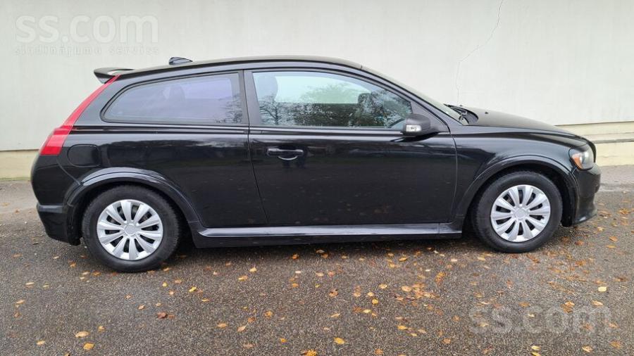 Black Volvo C30 2007 in Ogre, with an engine capacity of 1.60 L and mileage of 256 thousand km for 3250 €, photo 6 on AUTOMOTO.COM.LV