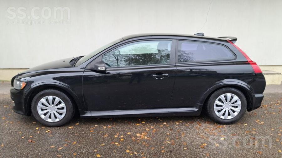 Black Volvo C30 2007 in Ogre, with an engine capacity of 1.60 L and mileage of 256 thousand km for 3250 €, photo 8 on AUTOMOTO.COM.LV