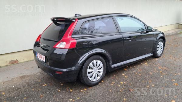 Black Volvo C30 2007 in Ogre, with an engine capacity of 1.60 L and mileage of 256 thousand km for 3350 €, photo 4 on AUTOMOTO.COM.LV