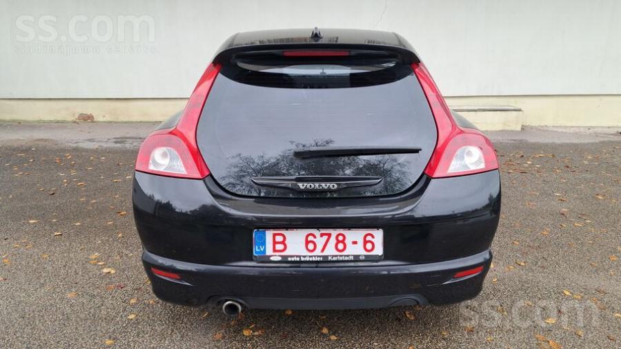 Black Volvo C30 2007 in Ogre, with an engine capacity of 1.60 L and mileage of 256 thousand km for 3250 €, photo 7 on AUTOMOTO.COM.LV