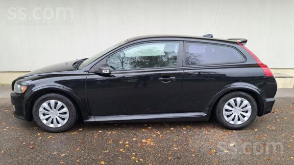 Black Volvo C30 2007 in Ogre, with an engine capacity of 1.60 L and mileage of 256 thousand km for 3350 €, photo 8 on AUTOMOTO.COM.LV