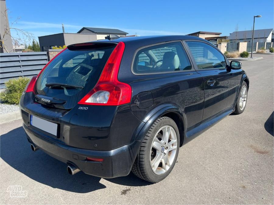 Melns Volvo C30 2007 Kauņa, ar dzinēja tilpumu 2.00 L un nobraukumu 248 tūkst. km par 1850 €, foto 4 vietnē AUTOMOTO.COM.LV