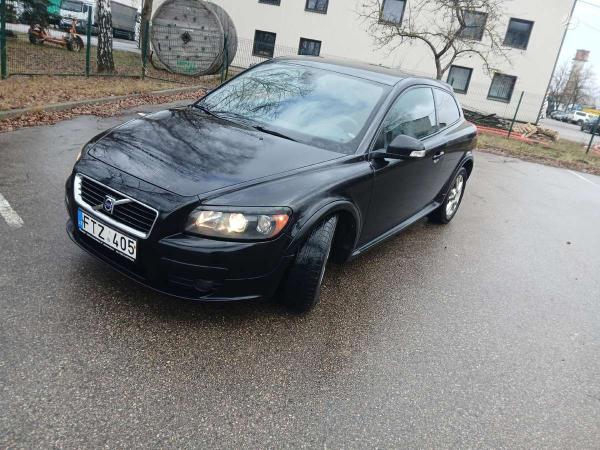 Melns Volvo C30 2007 Alīta, ar dzinēja tilpumu 2.00 L un nobraukumu 33 tūkst. km par 800 €, foto 1 vietnē AUTOMOTO.COM.LV
