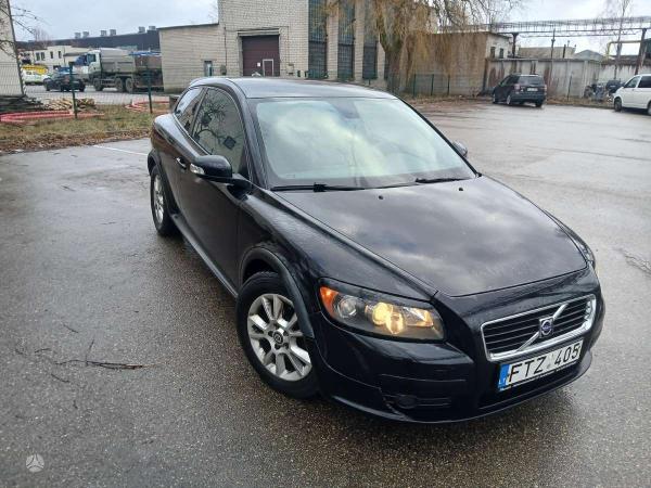 Melns Volvo C30 2007 Alīta, ar dzinēja tilpumu 2.00 L un nobraukumu 33 tūkst. km par 800 €, foto 2 vietnē AUTOMOTO.COM.LV