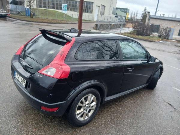 Melns Volvo C30 2007 Alīta, ar dzinēja tilpumu 2.00 L un nobraukumu 33 tūkst. km par 800 €, foto 3 vietnē AUTOMOTO.COM.LV