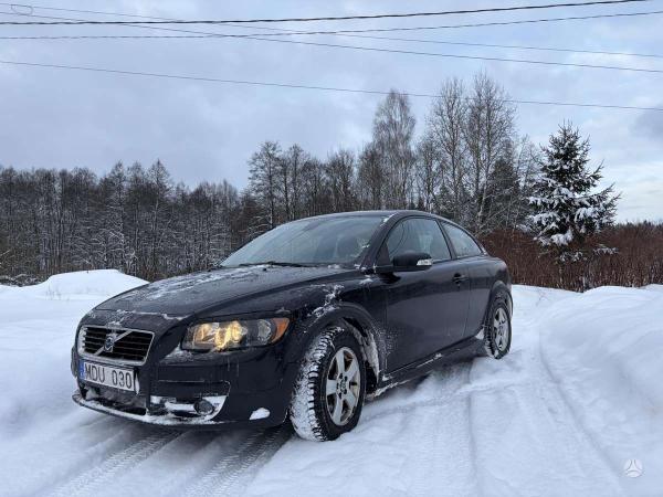 Black Volvo C30 2007 in Vilnius, with an engine capacity of 1.60 L and mileage of 388 thousand km for 1700 €, photo 1 on AUTOMOTO.COM.LV