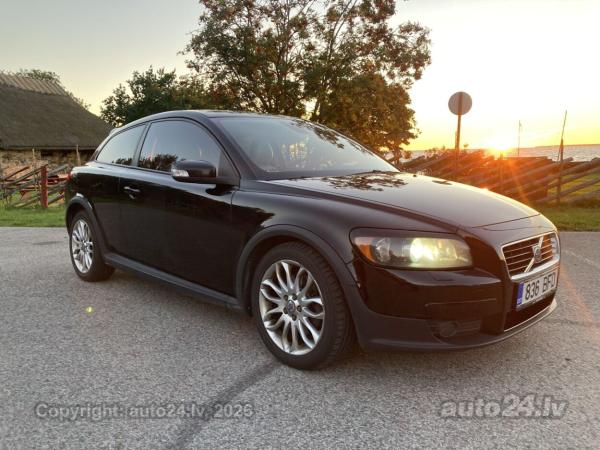 Melns Volvo C30 2007 Tallina, ar dzinēja tilpumu 2.40 L un nobraukumu 287 tūkst. km par 4999 €, foto 1 vietnē AUTOMOTO.COM.LV