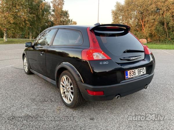 Melns Volvo C30 2007 Tallina, ar dzinēja tilpumu 2.40 L un nobraukumu 287 tūkst. km par 4999 €, foto 4 vietnē AUTOMOTO.COM.LV