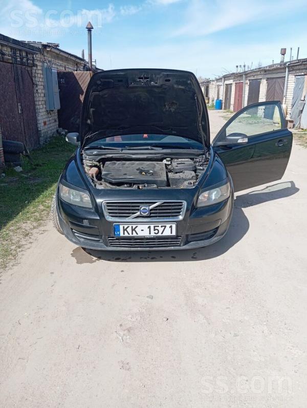 Melns Volvo C30 2007 Saldus, ar dzinēja tilpumu 2.00 L un nobraukumu 352 tūkst. km par 1850 €, foto 2 vietnē AUTOMOTO.COM.LV